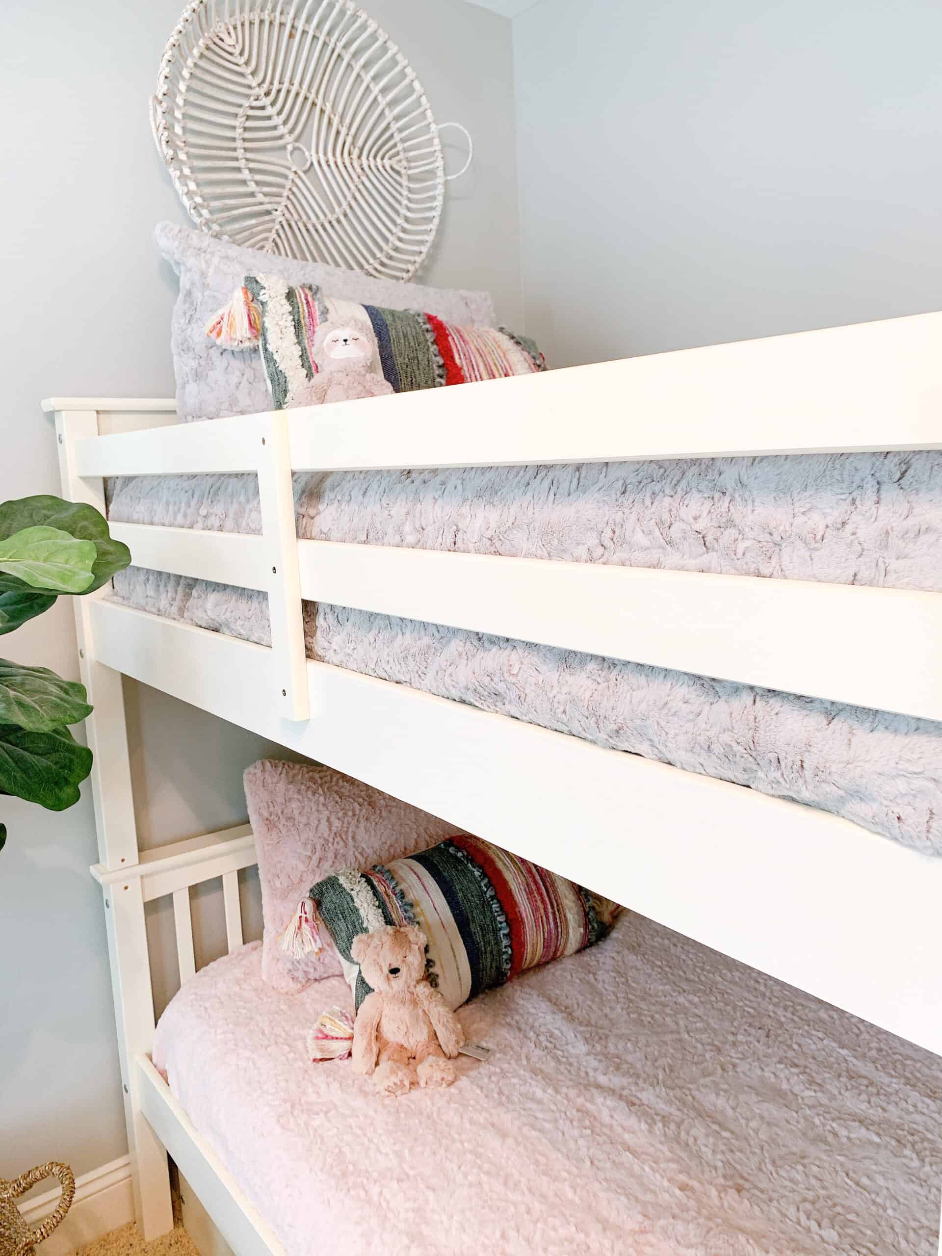 Saranoni Blankets for a Room at Grandmas - arinsolangeathome