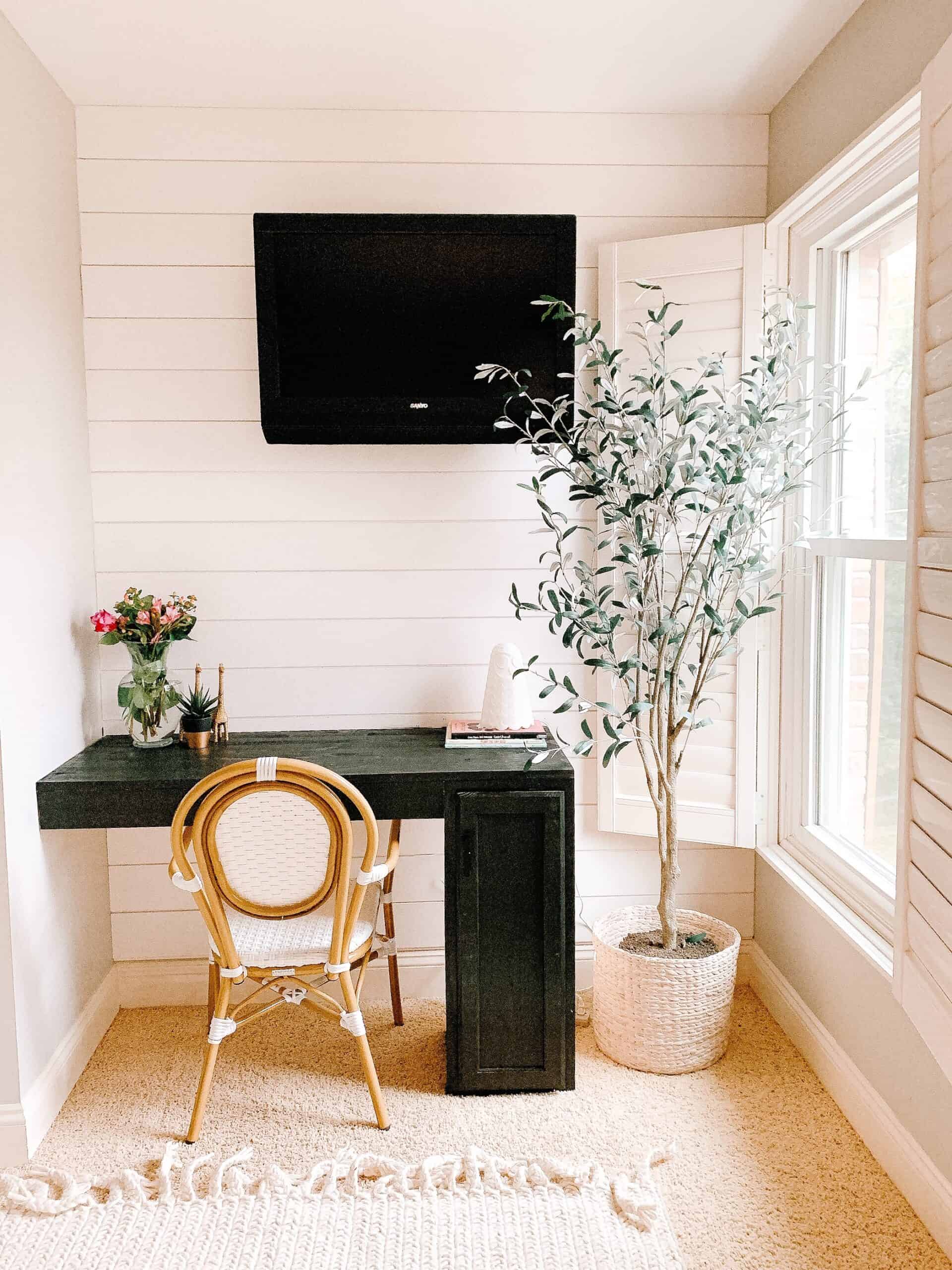 Easy Built in Desk for Home - arinsolangeathome