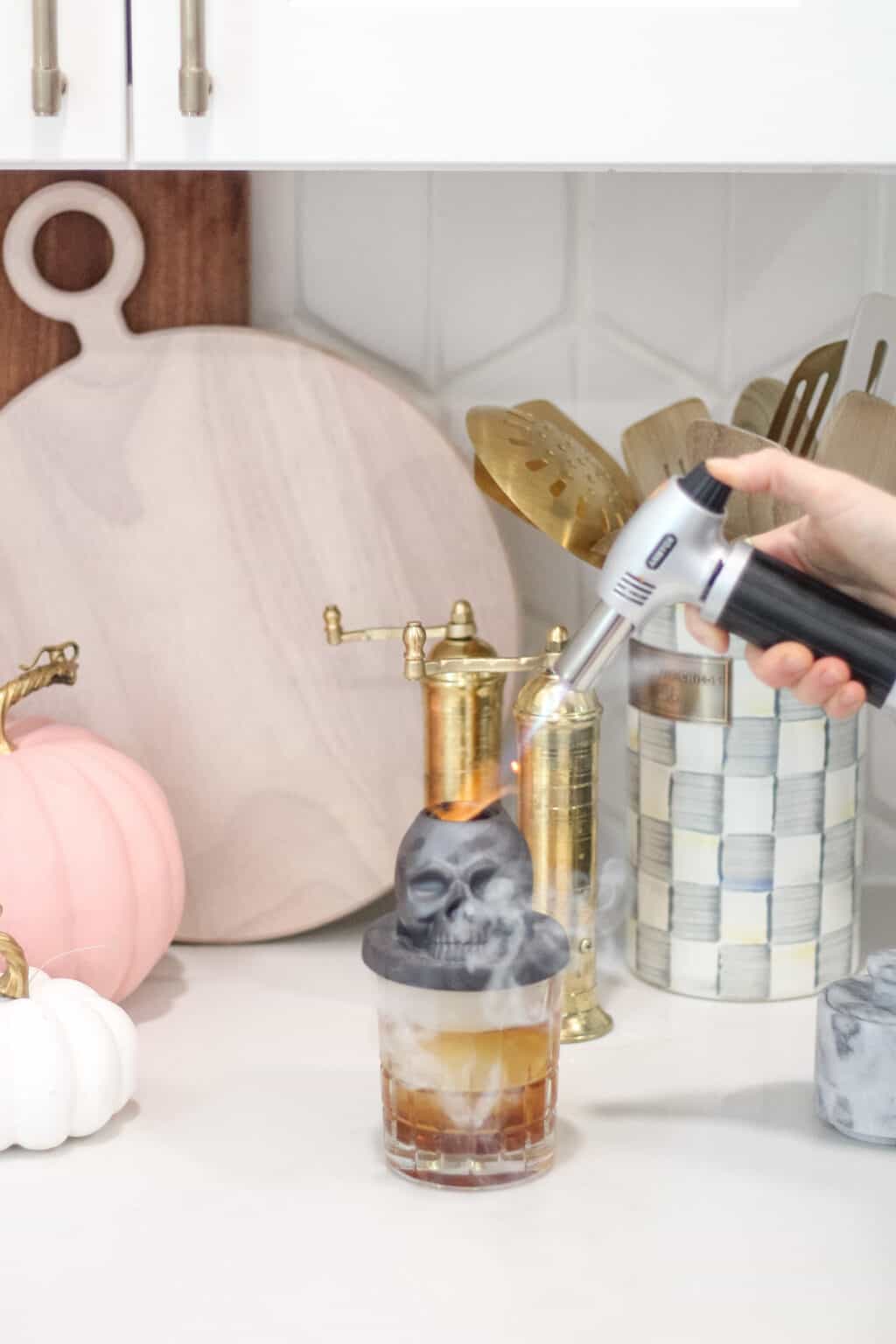 10 Spooky Halloween Coffee Recipes To Brew This Fall - arinsolangeathome