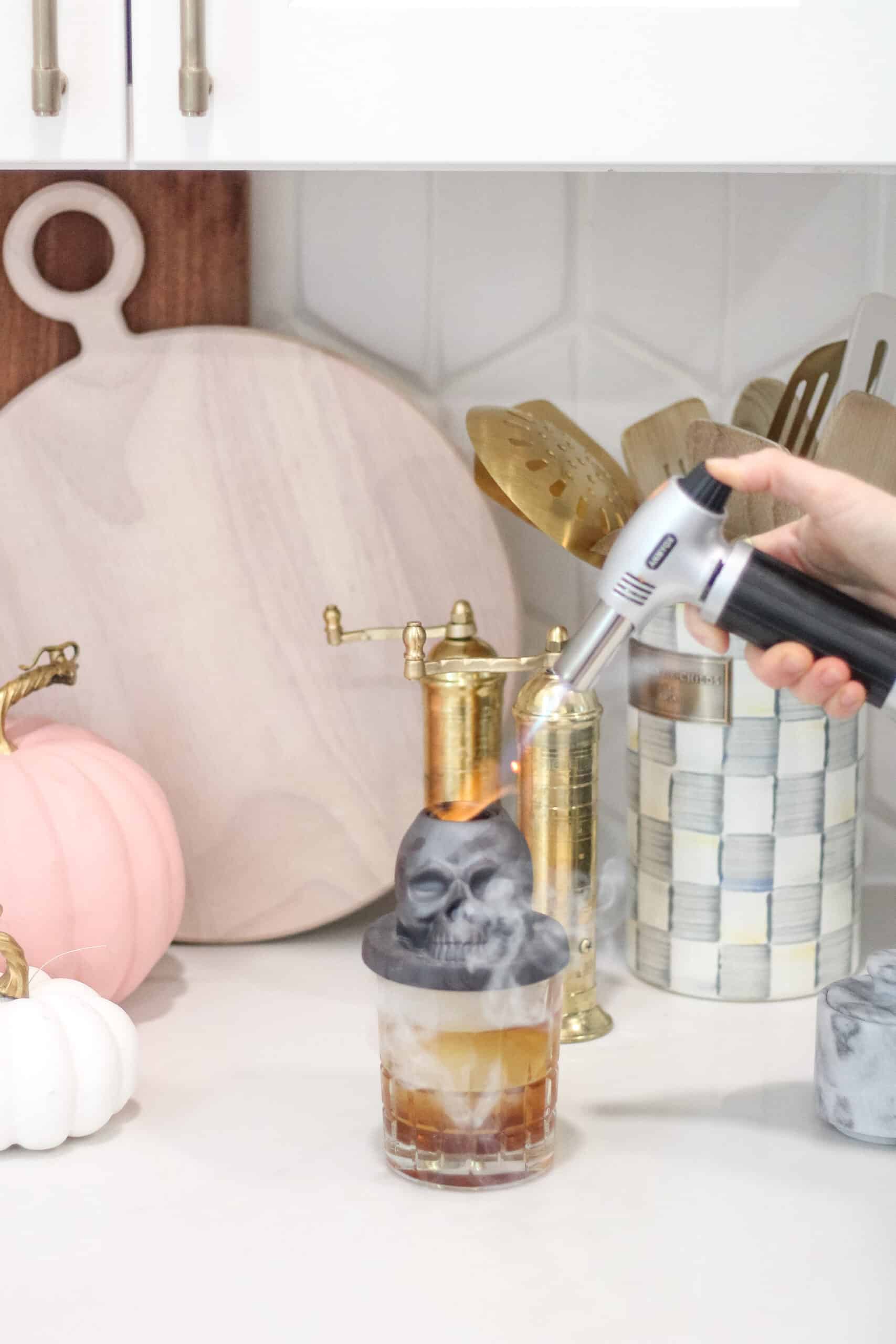 10 Spooky Halloween Coffee Recipes To Brew This Fall - arinsolangeathome