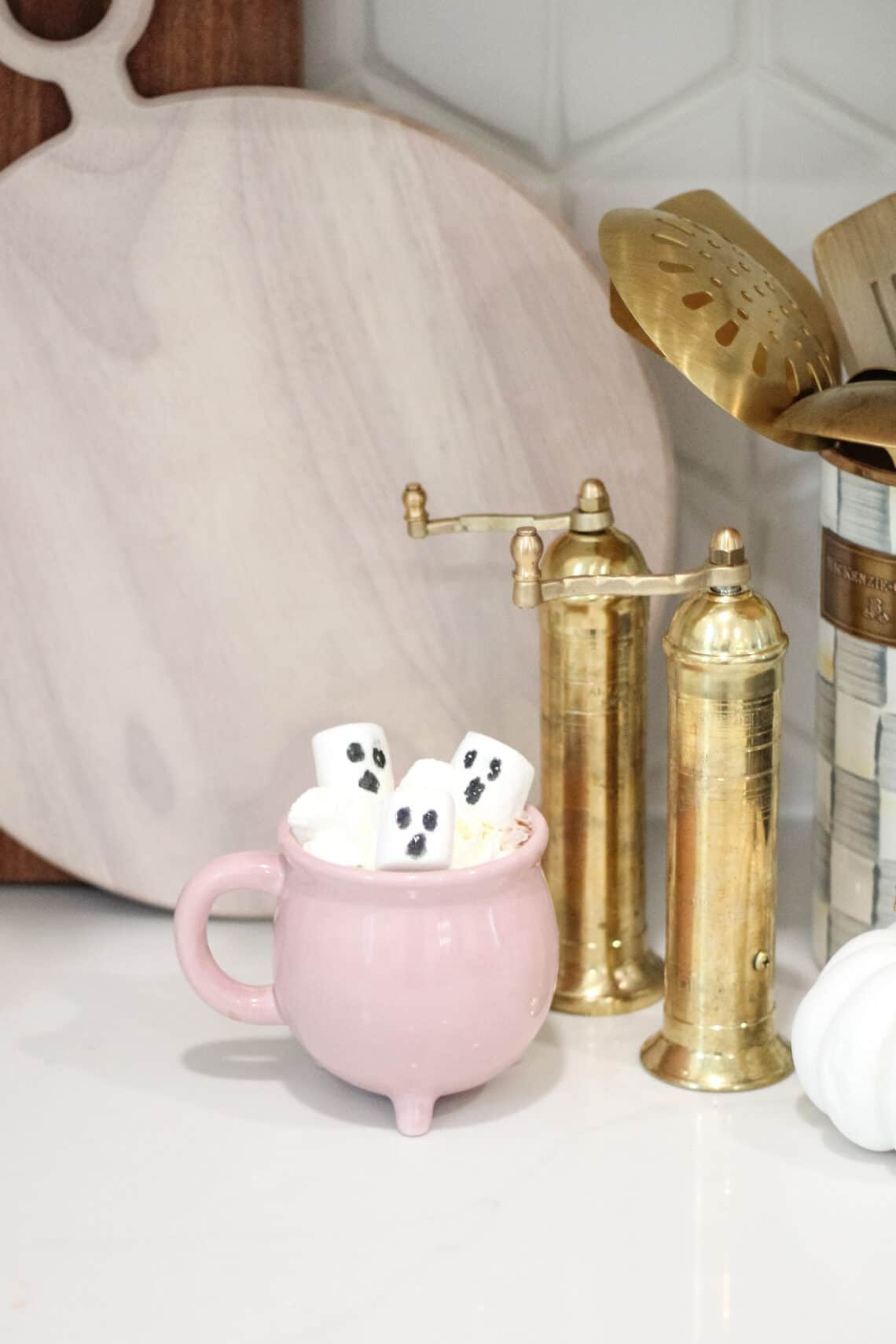 10 Spooky Halloween Coffee Recipes To Brew This Fall - arinsolangeathome