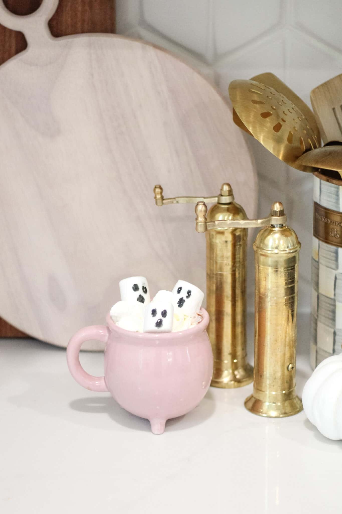 10 Spooky Halloween Coffee Recipes To Brew This Fall - arinsolangeathome