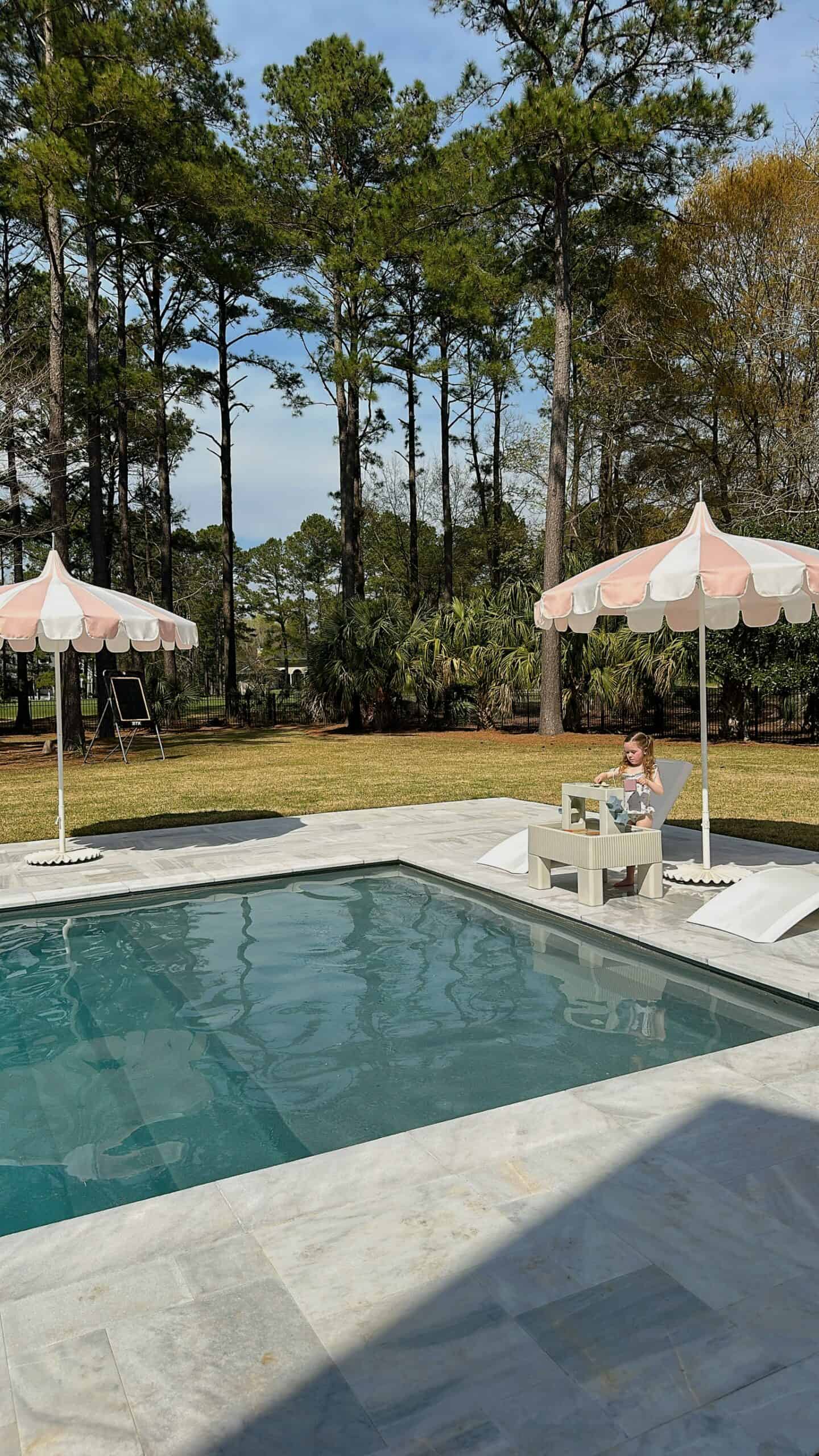 Best Chairs For Pool Sun Shelf For In-Pool Tanning - arinsolangeathome